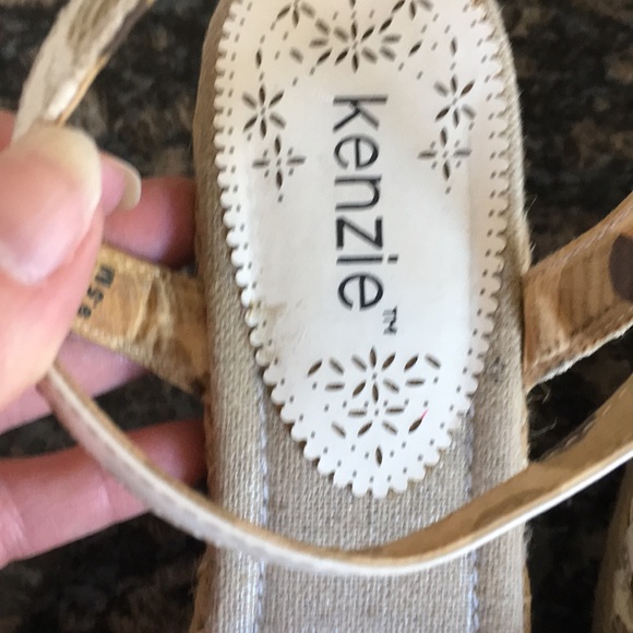 kenzie | Shoes | Kenzie Wedge Sandals Size 95 | Poshmark